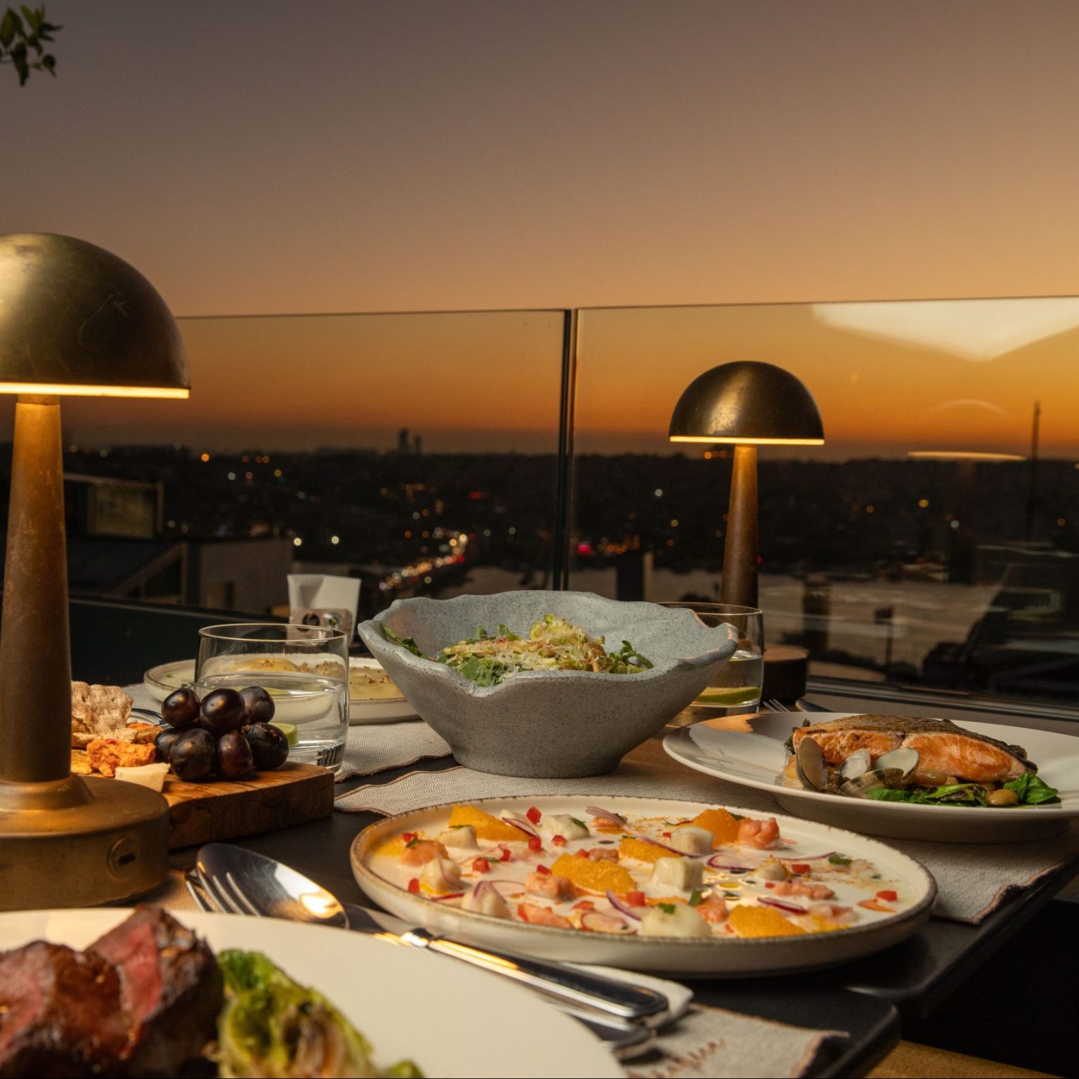 Béatrice Restaurant | DeCamondo Collection